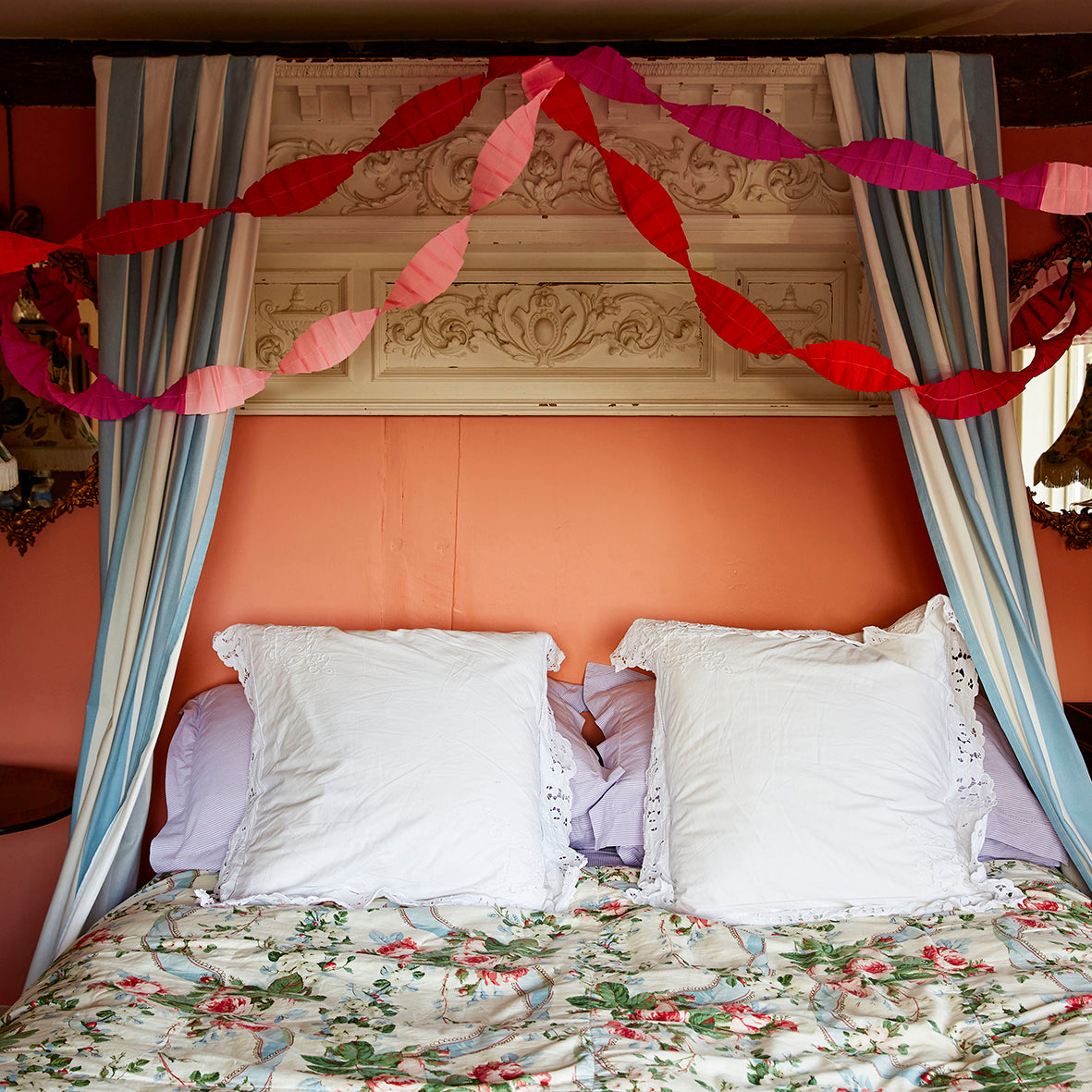 Garlands & Streamers– Scribble and Daub